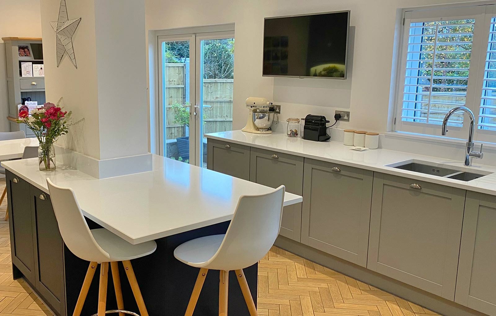 Kitchen seating ideas that will make you rethink a table and chairs ...